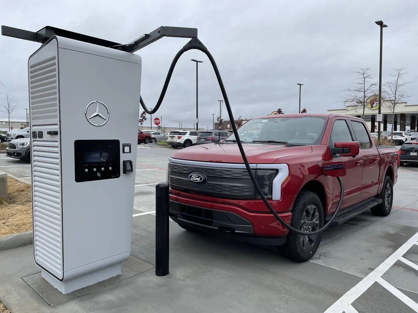 Mercedes-Benz to offer 25¢/kW charging for the July 4th weekend | Ford ...